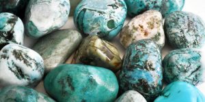 Conheça tudo sobre Turquesa - A pedra que alivia o coração