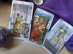 Cinco de Copas no Tarot – Descubra o significado desse Arcano