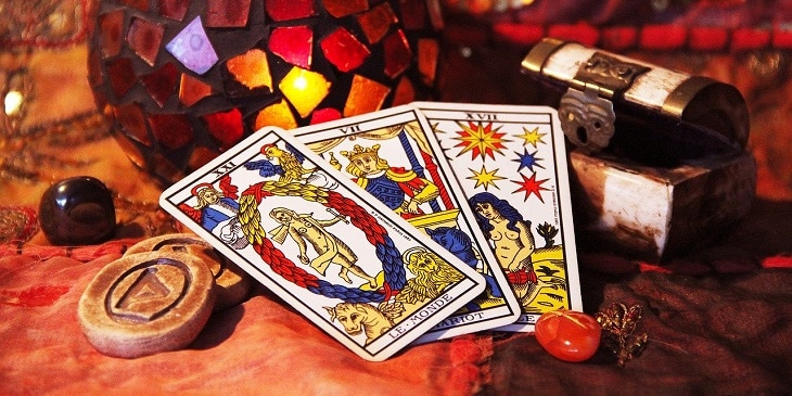 Dois de Espadas no Tarot – Significados e interpretações