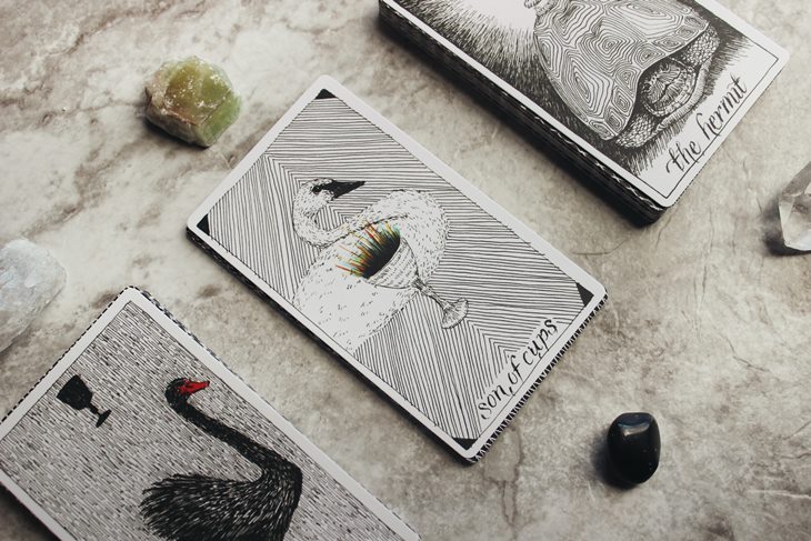 Seis de Espadas no Tarot – Como interpretar suas mensagens?